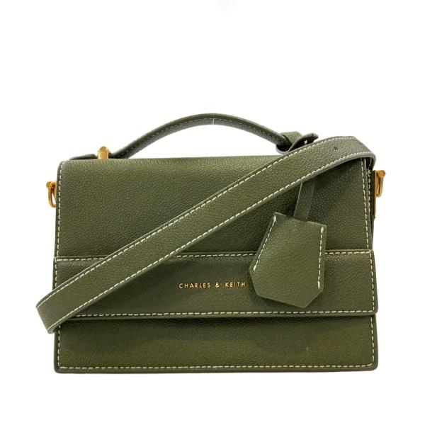 出品日:20260212 性別:レディース ジャンル1:バッグ ジャンル2:ショルダーバッグ シーズン:ALL（オールシーズン） カラー:カーキ系 状態ランク:B ブランド:チャールズ＆キース ブランド: CHARLES&amp;KEITH
