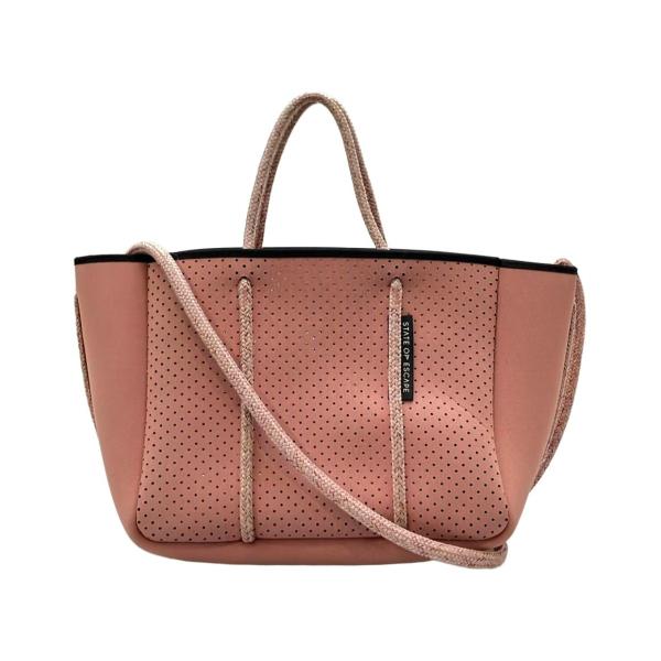 出品日:20251026 性別:レディース ジャンル1:バッグ ジャンル2:ショルダーバッグ シーズン:ALL（オールシーズン） カラー:ピンク系その他 状態ランク:B ブランド:ステイトオブエスケープ ブランド: STATE OF ESCAPE