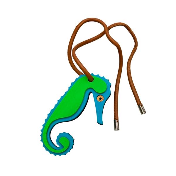 出品日:20260212 性別:レディース ジャンル1:貴金属・ジュエリー ジャンル2:チャーム シーズン:ALL（オールシーズン） カラー:ブルー系その他 状態ランク:B ブランド:ロエベ ブランド: LOEWE