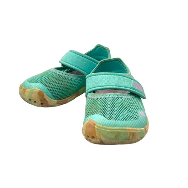 出品日:20250318 性別:ベビー ジャンル1:ファッション ジャンル2:スニーカー シーズン:ALL（オールシーズン） カラー:ブルー系その他 状態ランク:C ブランド:ニューバランス ブランド: NEW BALANCE 型番:IO2...