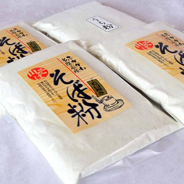 深川市は全国第2位のそばの大産地です。その中でも水はけの良い傾斜地や畑で作付けしている品質の高い多度志地域で栽培した「山そば」を地元で石臼挽きし、そば粉に仕上げました。