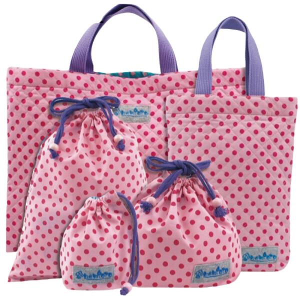 オシャレキッズ・オシャレママ必見！namiotoのお得な5点セットが登場！入園・入学に必要なアイテムをまとめて揃える事ができます！サイズ1．レッスンバッグ(キルティング)：幅 約40cm×高さ 約30cm（持ち手の高さ 約10cm）2．シュ...