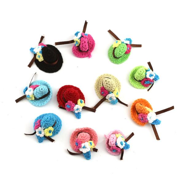 ※お急ぎの場合は、ご注文時に※※＜宅配便＞をご選択ください（有料）※ミニチュア雑貨 ニット帽子　シルバニアの家具の実寸とほぼ同じスケール感ですのでシルバニアにもお使い頂けそうです※小物・家具は付属しておりません。素　材：ウール　カラー：サイ...