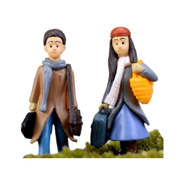 ※お急ぎの場合は、ご注文時に※※＜宅配便＞をご選択ください（有料）※ミニチュア雑貨 旅人 人形　こちらは5cmサイズです他に小サイズ　4cmもございます　素　材：樹脂サイズ：写真参照　　　生産地：中国