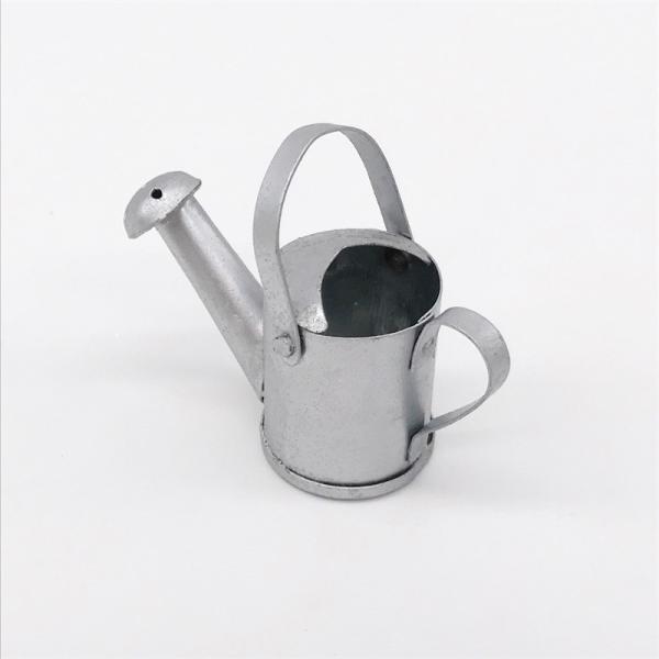 ※お急ぎの場合は、ご注文時に※※＜宅配便＞をご選択ください（有料）※ミニチュア雑貨 じょうろシルバニアの家具の実寸とほぼ同じスケール感ですのでシルバニアにもお使い頂けそうです素材：金属カラー：ワンカラーサイズ：約22mm×55mm×45ｍｍ...