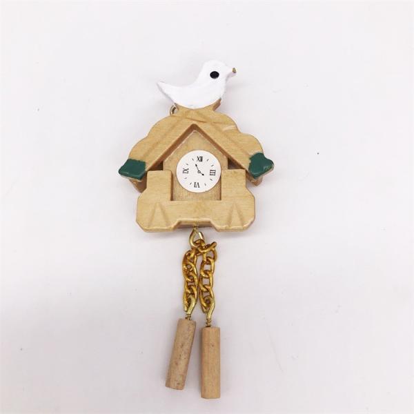 ※お急ぎの場合は、ご注文時に※※＜宅配便＞をご選択ください（有料）※ミニチュア雑貨 鳩時計シルバニアの家具の実寸とほぼ同じスケール感ですのでシルバニアにもお使い頂けそうです素材：木サイズ：約35mm×1mm×8mm生産地：中国