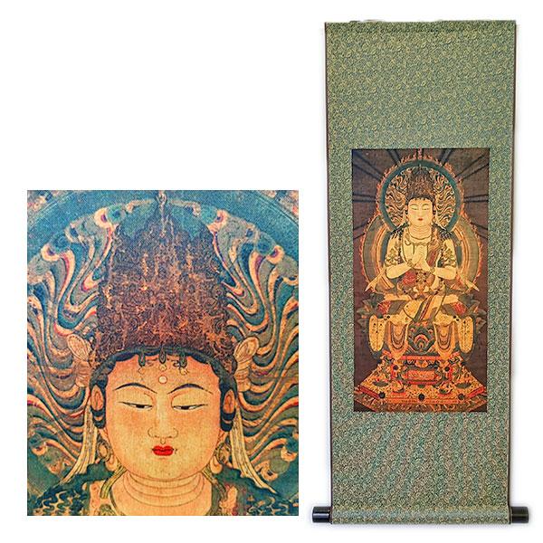 大日如来 掛け軸【サイズ】本体=縦：90約cm×横：約30cm絵=縦：約45cm×横：約23cm軸棒・軸先=長さ：約35cm【素材】合成繊維／木材【タイプ・カラー】大日如来