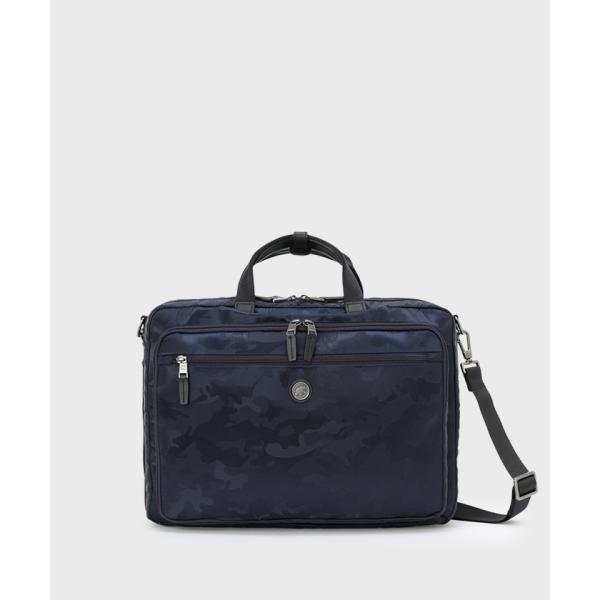 ・実用的な「ユーティリティ」に対し、機能的なディテールを踏襲しながらファッション感度を高めたシリーズ。・リモンタ社の高品質ナイロンを使用した光沢のある迷彩ジャカード。・基本の手持ちやショルダーのほか、本体に備えられたストラップを出してバック...