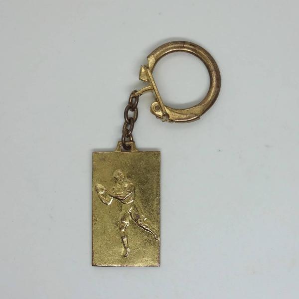 フランスで見つけた、ビンテージ フレンチ キーホルダー。CABANON-SPORTS。約3.1cm×約1.9cm表面に、擦れ痕・擦れ汚れ・汚れあります。