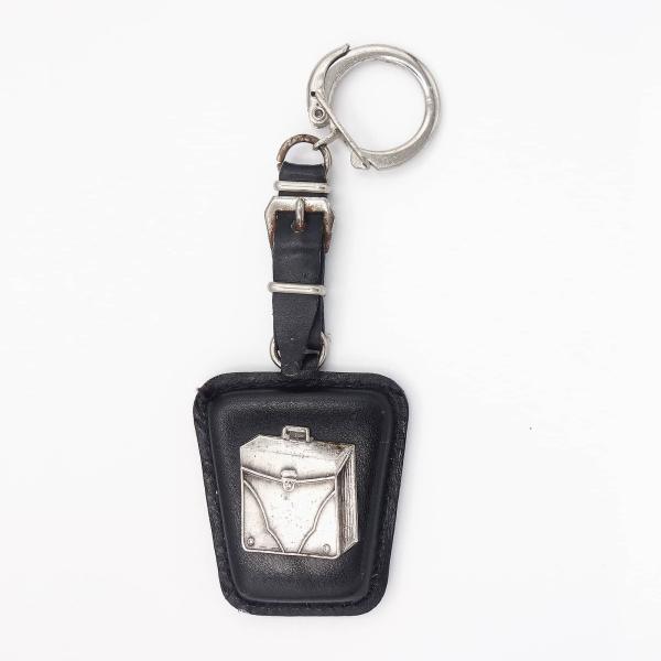 フランスで見つけた、ビンテージ フレンチ キーホルダー。BALENA。約4.2cm×約3.9cm表面に、多少の擦れ・擦れ汚れ・金具に多少の錆付きあります。