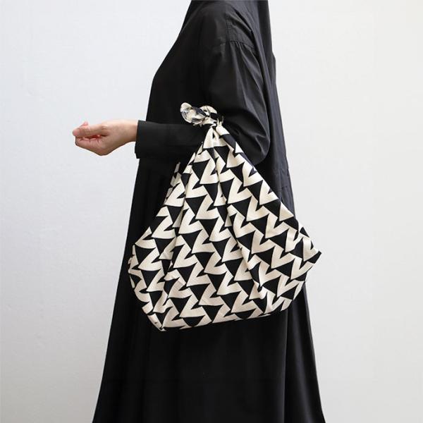 日本と北欧デザインが融合したモダンな風呂敷昔から伝わる和の技術と、海外のデザイナーによる洋のデザインが融合した新しいスタイルのコトノワの風呂敷です。コトノワの風呂敷は生地選びから、染め、仕上げに至るまで風呂敷づくりの専門家によって日本でつく...