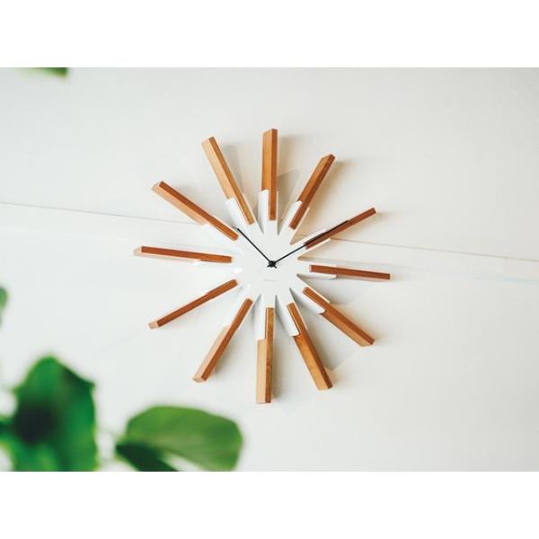 [特徴]CL-3346 Sirio シリオ は、人気の放射状デザインの壁掛け時計。中心部は軽量で陶器のようなポリレジン。デバイスは、コチコチ音がしない静かな壁掛け時計です。[テイスト] 北欧モダン, アンティーク、クラシック, シンプル、モ...