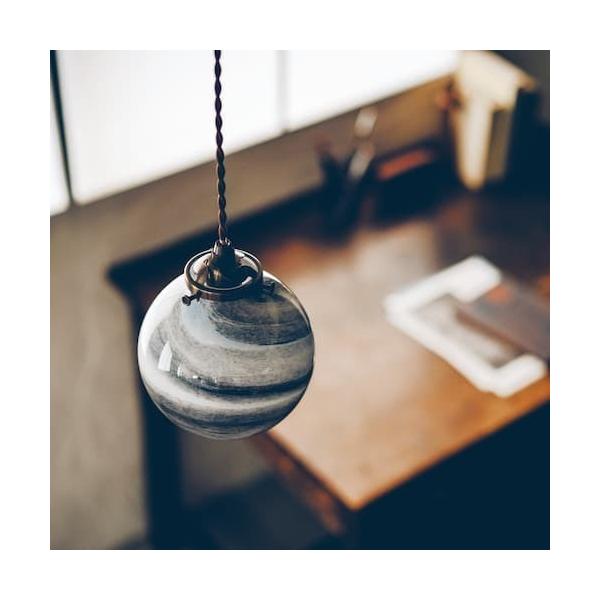 [特徴]1灯 シンプル、モダン, ミッドセンチュリー, 北欧モダン,ナチュラル[商品情報]LT-3990 Univers ユニヴェール は、マーブル模様のガラスセードが 魅力的 な 天井照明 です。[商品詳細 / 仕様]種類 : Penda...