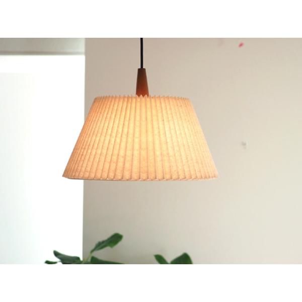 [特徴]1灯 オシャレな照明 北欧デザイン ペンダントライト LT-4178 LT-4179[商品情報]LT-4180 Usva ウスヴァ は、プリーツ状のファブリックセードが柔らかな明かりを灯す、ナチュラルな印象のペンダントライト。[出典...