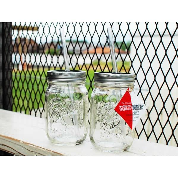 1858年にアメリカで生まれ、100年以上の歴史を持つBall社のヴィンテージ感溢れる密閉瓶「メイソンジャー」を使用したドリンクボトル。アクリル製ストロー付き。お家で、カフェ気分が味わえます。丈夫な瓶なので、アウトドアでも活躍しそうです。サ...