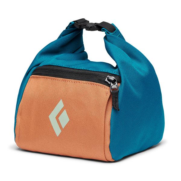 モンドチョークポットをベースにした置き型チョークバッグ。モンドチョークポットを一回り小さくし、入口をシンプルにロールトップにしました。サイドポケットブラシホルダー重量 110g