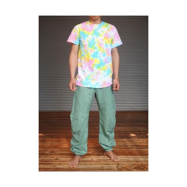 ・THOUFUNで人気の動きやすいナイロンクライミングパンツ。・足の後でたっぷりとったタックのおかげでとっても動きやすいパンツ。　クライミングウエアは海外ブランドが多いのでせっかく膝にタックが入っていても、日本人の膝位置と合わない事が多いけ...