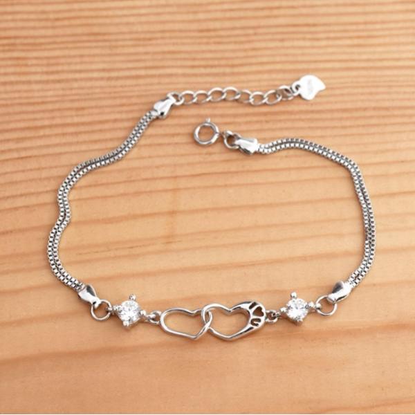 【発売日：2021年11月18日】●金属素材： シルバー925(刻印有り)、プラチナ仕上げ。●ストーン素材：キュービックジルコニア。直径約4.5ｍｍ/個。●サイズ：長さ約17cm 、アジャスター5cm、全長約22ｃｍ 。