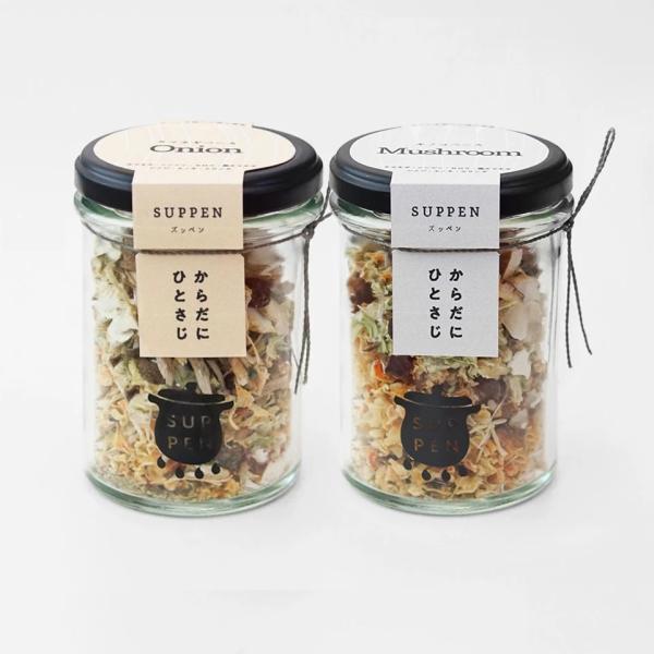 福岡県みやま市生まれの乾燥野菜ベース〈ズッペン〉タマネギベースとキノコベースの2種セット。国産野菜をひとさじ加えるだけで料理にコクと旨味をプラスできる時短調味料ギフトです。■セット内容ドライベジタブル タマネギベース×1（33g）ドライベジ...