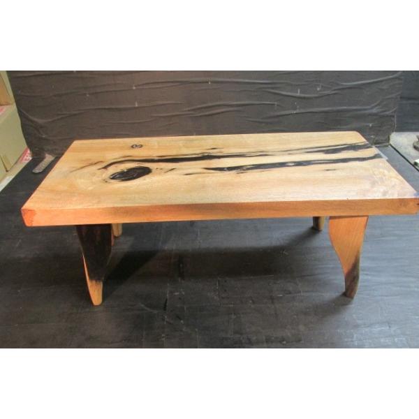 （銘木セレクション）黒柿は一朝一夕では出来ません。黒柿をまずは大きく製材し1年間水中乾燥させ製材し直して今度は空中乾燥を1〜2年させます。そうしてやっと黒柿は材料として使えるようになります。やっと素材として使えるようになったこの黒柿の木で本...