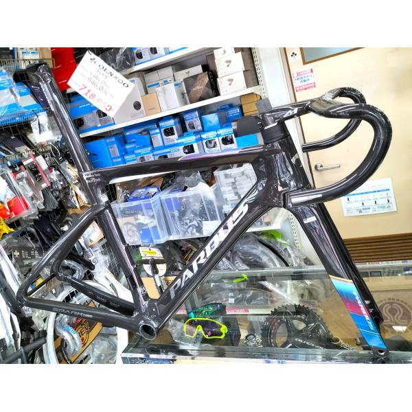 新品 アウトレット特価  PARDUS モデル SPARK EVO サイズSサイズ／Sカラー/SOLUTION TECH VINI FANTINI(昨年チーム使用)ディスクブレーキ.スルーアクスル仕様アウトレット理由→ 新品未使用ですが保管...