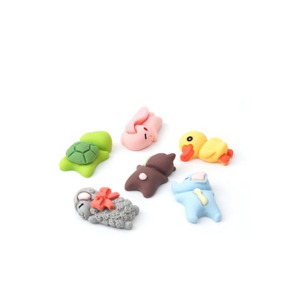 【ぷっくりかわいい3Dモチーフ!】ぷくっとした厚みがあるデザインなので、デコレーションの幅が広がります。【並べて使いたくなるゆびさきサイズ】約2cmの使いやすいサイズ感。【とってもかんたん！両面テープで簡単貼り付け】【商品詳細】商品サイズ：...