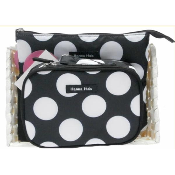 おむつポーチ　おむつ替えシート　消臭ポーチの3点セットです。これだけ揃えておけばお出かけや急なおむつタイムにも安心です。どこでも清潔なおむつ替えができます。赤ちゃんのおむつスペースが確保でき、安心安全で衛生的なおむつタイムを過ごせます。たっ...