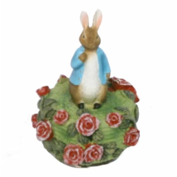 ピーターラビットのオルゴールが再登場です。デザインはオルゴール用のオリジナルデザインを使用。ポリレジンという素材を使用。陶器製のような上品で高級感のある仕上がりです。正統派のピーターラビットがクルクル回りながら音楽が奏でられます。日本製ムー...