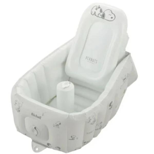 可愛いスヌーピーのビニール製バスタブが出来ました。空気を入れて膨らませば出来上がり長年の研究と経験にもとずき作り上げた多機能でしっかりとした仕上がりの高級バスタブです。。月齢に合わせて使い分けができる便利な仕組みになっています。。背もたれと...