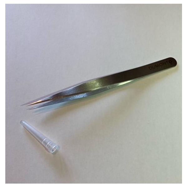 ブランド：デュモンド　 製品番号：０１０３−１−PO 厚さ(mm):0.12 材質:DUMOXEL(ノン・マグ)　耐腐食に非常に優れています。95％磁気を帯びません。 一般形 強く、鋭い先端の精密ピンセットです。 お使いのモニターによって色...