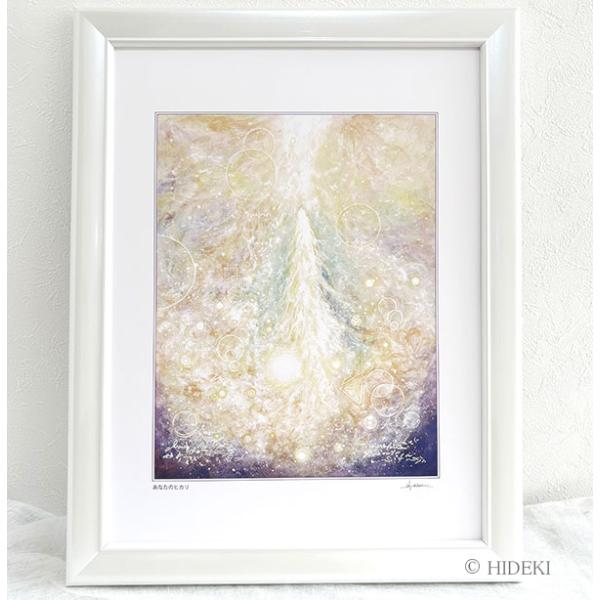 ヒーリングアーティストHIDEKIが描く、魂の輝きを呼び覚ます光の龍神アート静寂と神秘に満ちた空間に、まっすぐ天へと昇りゆく眩い光の柱。その光そのものが優美な龍神（白龍）となり、見る人本来の輝きや可能性を照らし出す幻想的な作品「あなたのヒカ...