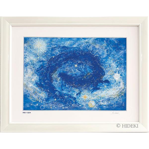 ヒーリングアーティストHIDEKIが描く、深遠な宇宙から神聖な光とともに舞い降り強力な守護と幸運をもたらす龍神アート無限の広がりを感じさせる深いウルトラマリンブルーと煌めく星々の光。その渦巻くエネルギーの中心から、輝く幾何学モチーフとゴール...