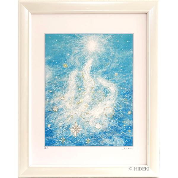 ヒーリングアーティストHIDEKIが描く、清々しく澄み渡る水のエネルギーで滞った運気を浄化し最善の流れへと導く龍神アート。どこまでも爽やかなブルーの世界の中、画面上部に輝く眩い光に向かって、煌めく光の粒子や神聖な幾何学モチーフを纏った龍神（...
