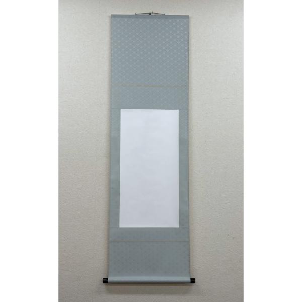 【発売日：2026年07月31日】総巾：510mm総丈：1533mm軸巾：455mm白紙：337mm×675mm裂色：水色系柄重さ：336g※多少誤差がありますがご了承ください。日本製 ・収納用の紙箱が付いています。・和紙（中央の白紙部分）...