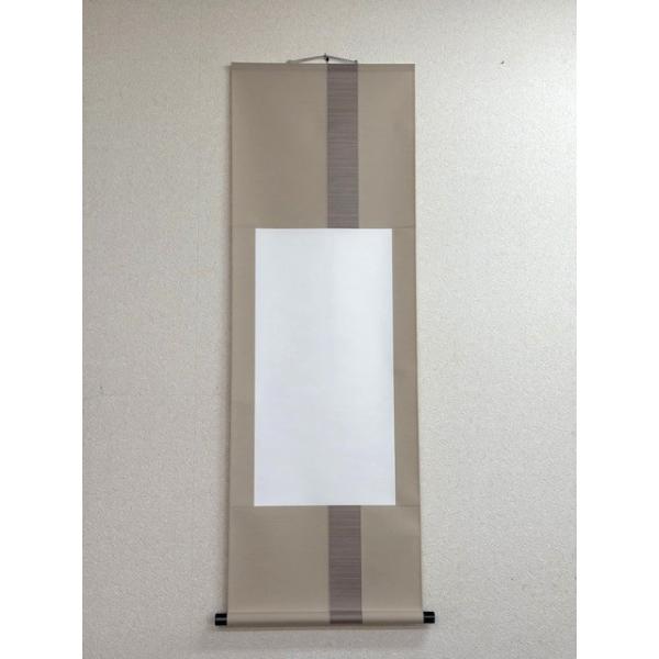 【発売日：2025年04月24日】総巾：510mm総丈：1360mm軸巾：454mm白紙：338mm×675mm裂色：ベージュ無地／ライン波模様重さ：316g※多少誤差がありますがご了承ください。日本製 ・収納用の紙箱が付いています。・和紙...