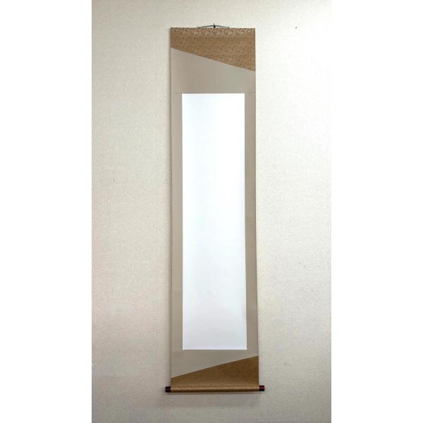 【発売日：2025年05月21日】総巾：510mm総丈：1915mm軸巾：455mm白紙：335mm×1353mm　※画仙紙のすきシワ・すきゴミが入っている場合がありますがご了承ください。裂色：ベージュ無地／オレンジ・茶系(波・鳥柄）重さ：...