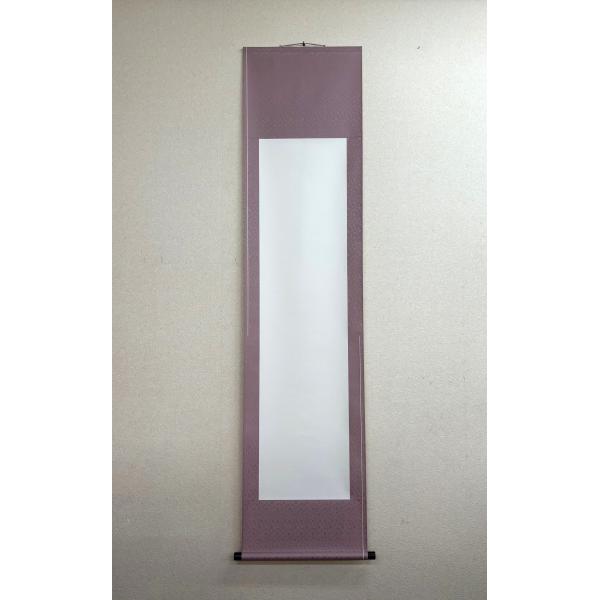 【発売日：2025年05月21日】総巾：510mm総丈：1915mm軸巾：455mm白紙：334mm×1350mm裂色：ピンク草花柄／筋ライン白重さ：338g※多少誤差がありますがご了承ください。日本製 ・収納用の紙箱が付いています。・和紙...