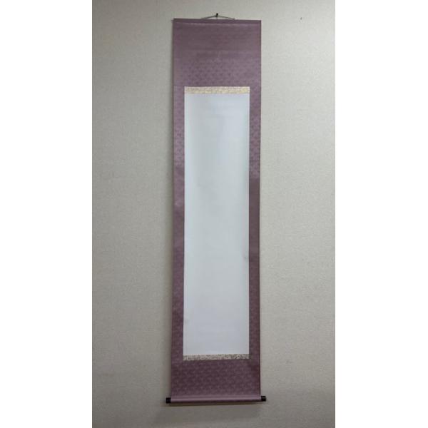 【発売日：2025年01月27日】総巾：504mm総丈：1975mm軸巾：455mm白紙：338mm×1348mm裂色：ピンク柄重さ：324g※多少誤差がありますがご了承ください。日本製 ・収納用の紙箱が付いています。・和紙（中央の白紙部分...