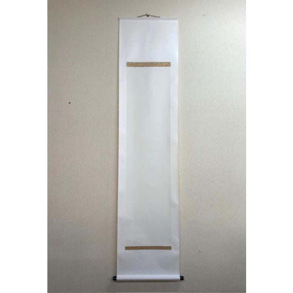 【発売日：2025年04月24日】総巾：505mm総丈：1966mm軸巾：455mm白紙：337mm×1343mm裂色：白柄重さ：326g※多少誤差がありますがご了承ください。日本製 ・収納用の紙箱が付いています。・和紙（中央の白紙部分）に...