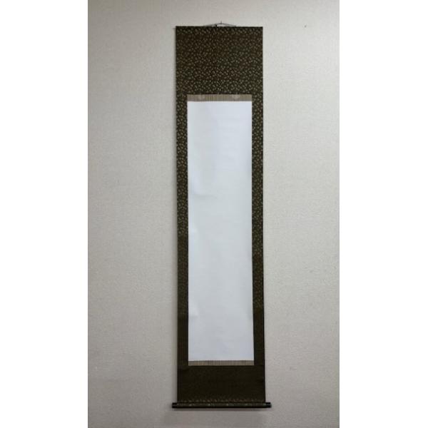 【発売日：2025年01月24日】総巾：504mm総丈：1977mm軸巾：455mm白紙：337mm×1350mm裂色：焦げ茶どんぐり柄重さ：330g※多少誤差がありますがご了承ください。日本製 ・収納用の紙箱が付いています。・和紙（中央の...