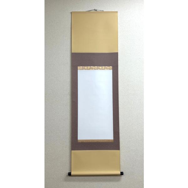 【発売日：2026年03月18日】総巾：510mm総丈：1577mm軸巾：454mm白紙：338mm×673mm裂色：ピンク系花柄重さ：333g※多少誤差がありますがご了承ください。日本製 ・収納用の紙箱が付いています。・和紙（中央の白紙部...