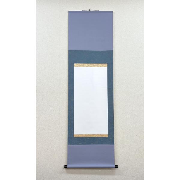 【発売日：2026年07月21日】総巾：510mm総丈：1567mm軸巾：455mm白紙：337mm×672mm裂色：青系波・花柄重さ：320g※多少誤差がありますがご了承ください。日本製 ・収納用の紙箱が付いています。・和紙（中央の白紙部...