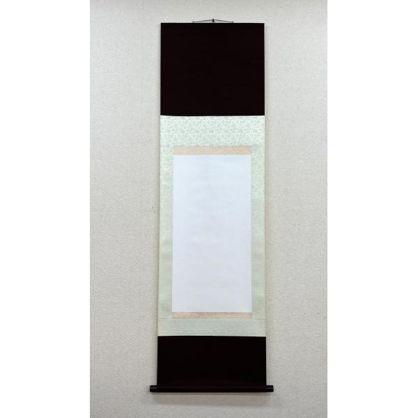 【発売日：2026年07月21日】総巾：509mm総丈：1585mm軸巾：455mm白紙：337mm×677mm裂色：薄黄緑色系花柄重さ：354g※多少誤差がありますがご了承ください。日本製 ・収納用の紙箱が付いています。・和紙（中央の白紙...