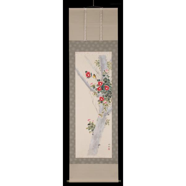 【発売日：2025年06月11日】日本の代表的な花木である椿は、多くの品種があり、花の咲く時期も初冬から晩春までと多様です。寒い季節の庭先においては椿の花はとても待ち遠しいものです。紙本に暈かし技法で描かれた古木そして色鮮やな赤い椿が描かれ...