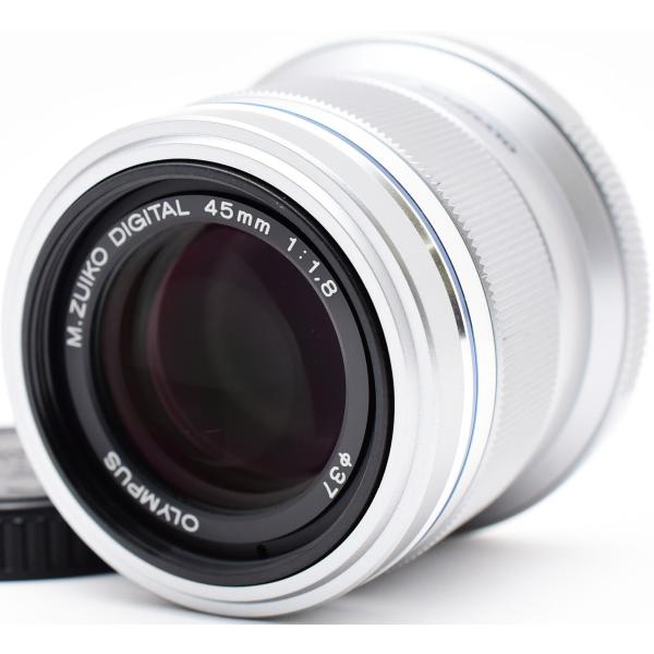 ★ご覧いただき誠にありがとうございます★★写真を上手く撮る方法のマニュアルプレゼント致します♪★安心の1ヶ月間の保証書付き♪★☆オリンパス OLYMPUS M.ZUIKO DIGITAL 45mm F1.8 シルバー☆★【コンディション】・...
