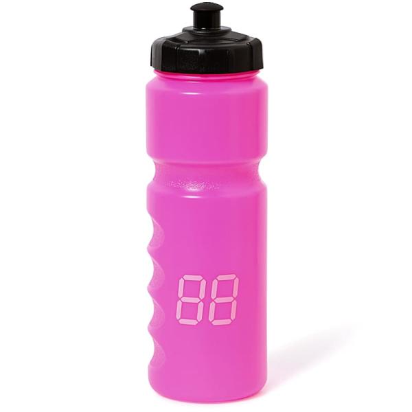 【発売日：2025年12月03日】◎内容：自分のナンバーにカスタマイズできるスクイズボトル ピンク色。88のナンバープリントを塗りつぶして、自分の背番号（00-99）にカスタマイズできるスクイズボトルです。目を引くピンクカラーで、コートの中...