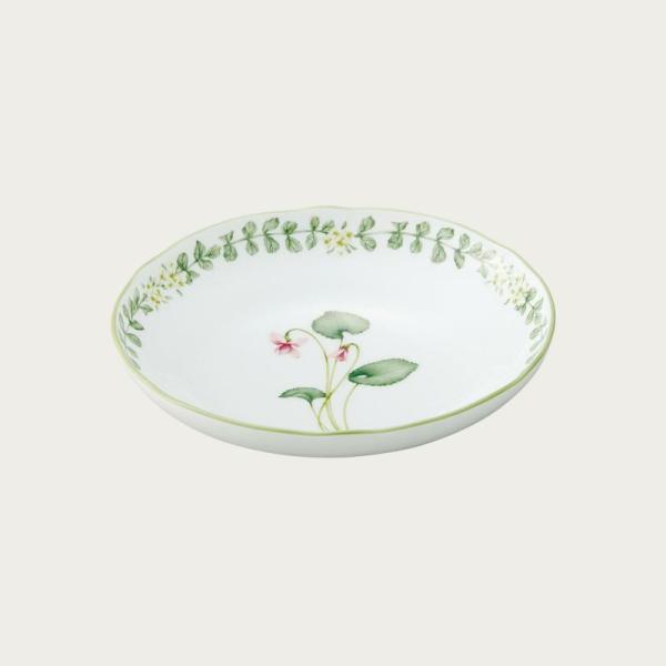 商品番号：97897-4942シリーズ：イングリッシュハーブズサイズ：直径：約19.5cm、高さ：約4.5cm、容量：約650cc（満水）材質：ノリタケボーンチャイナ原産国：スリランカ備考：電子レンジ対応