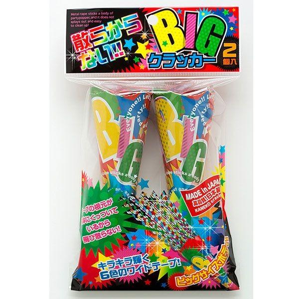 豪華な5色キラキラテープがたーっぷり飛び出す豪華なクラッカー！　  一般的なクラッカーサイズのなんと4.5倍！！　  　  テープの根元が本体に繋がっているので飛び散らず片付けもカンタン♪　  　  　  【本体サイズ】 高さ：15.5×直...