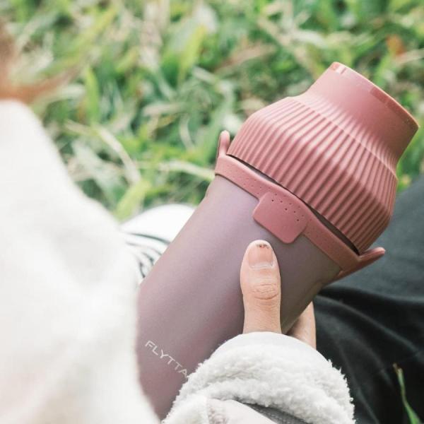 いつもの飲料容器がフタ付きに！そそげる・こぼれないマルチシリコンキャップ付 タンブラーセットアウトドアや旅行に便利！ SKUZEEの人気シリーズから登場した、ステンレスタンブラー＆マルチキャップセット。 タンブラーの飲み口をしっかり密閉し、...