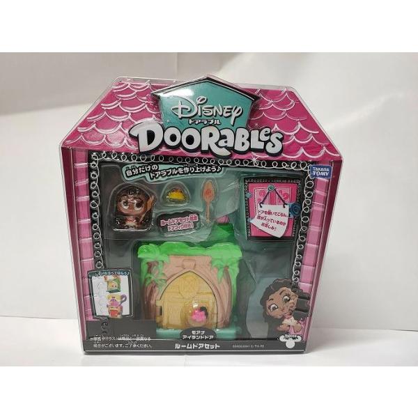ルームドアに限定ドアフィグ1個、シークレットドアフィグ1個、小物が入った商品です。別売りのドアやハウスドアセット、タワードアセットと縦横スタッキング（連結）が可能！たくさんスタッキングして、自分だけのドアラブルをつくってみよう♪(C)Disney